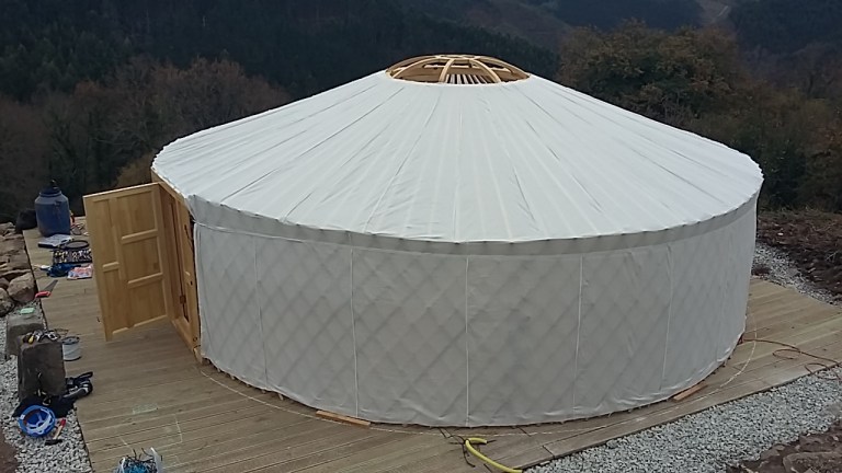 Assembling a yurt, finishing touches – kellymariemcewan